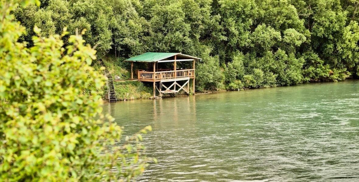 Newhalen River Gorge - Rainbow King Lodge Alaska
